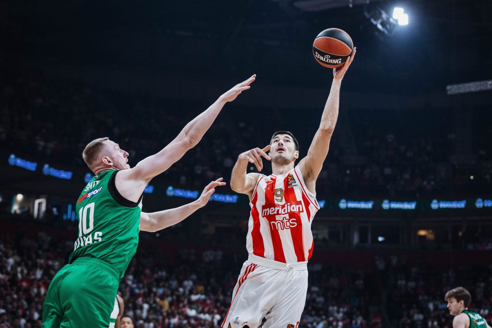 Hitno saopštenje Crvene zvezde povodom incidenta na meču sa Žalgirisom ...